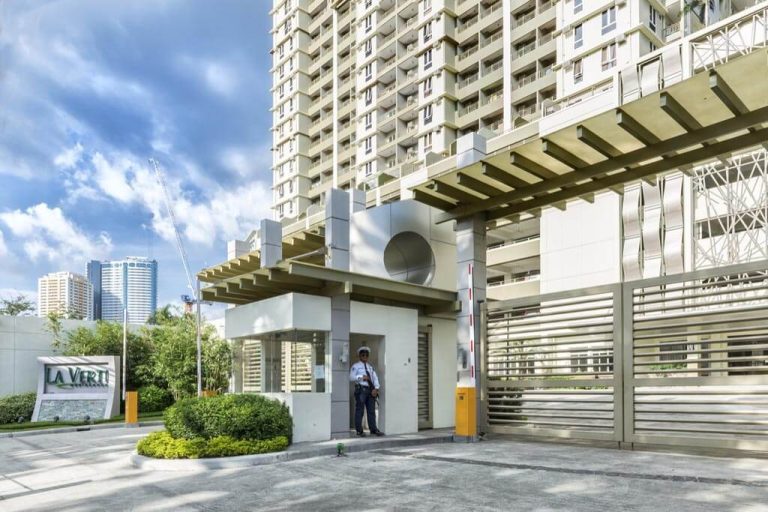 la-verti-residences-Main Entrance Gate-large | Land Asia Realty
